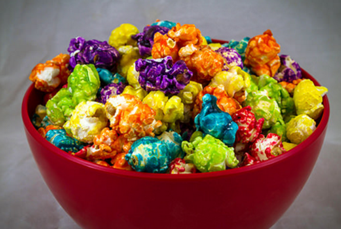 Receita de Pipoca Doce Colorida - Pilotando Fogão