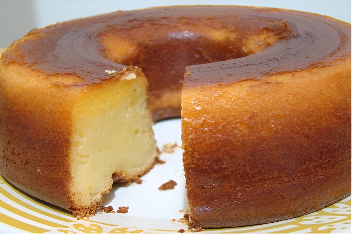 Receita de Bolo de coco com queijo fica cremoso e delicioso