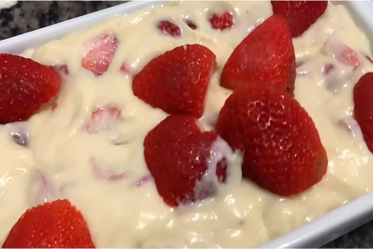 Receita de Sobremesa de morango pronta em 3 Minutos