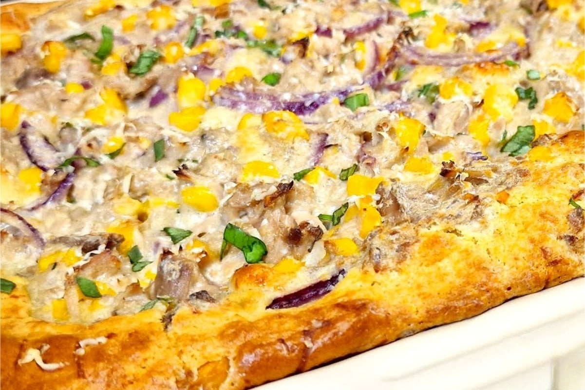 Torta de atum deliciosa e cremosa com massa bem macia que fica pronta ...