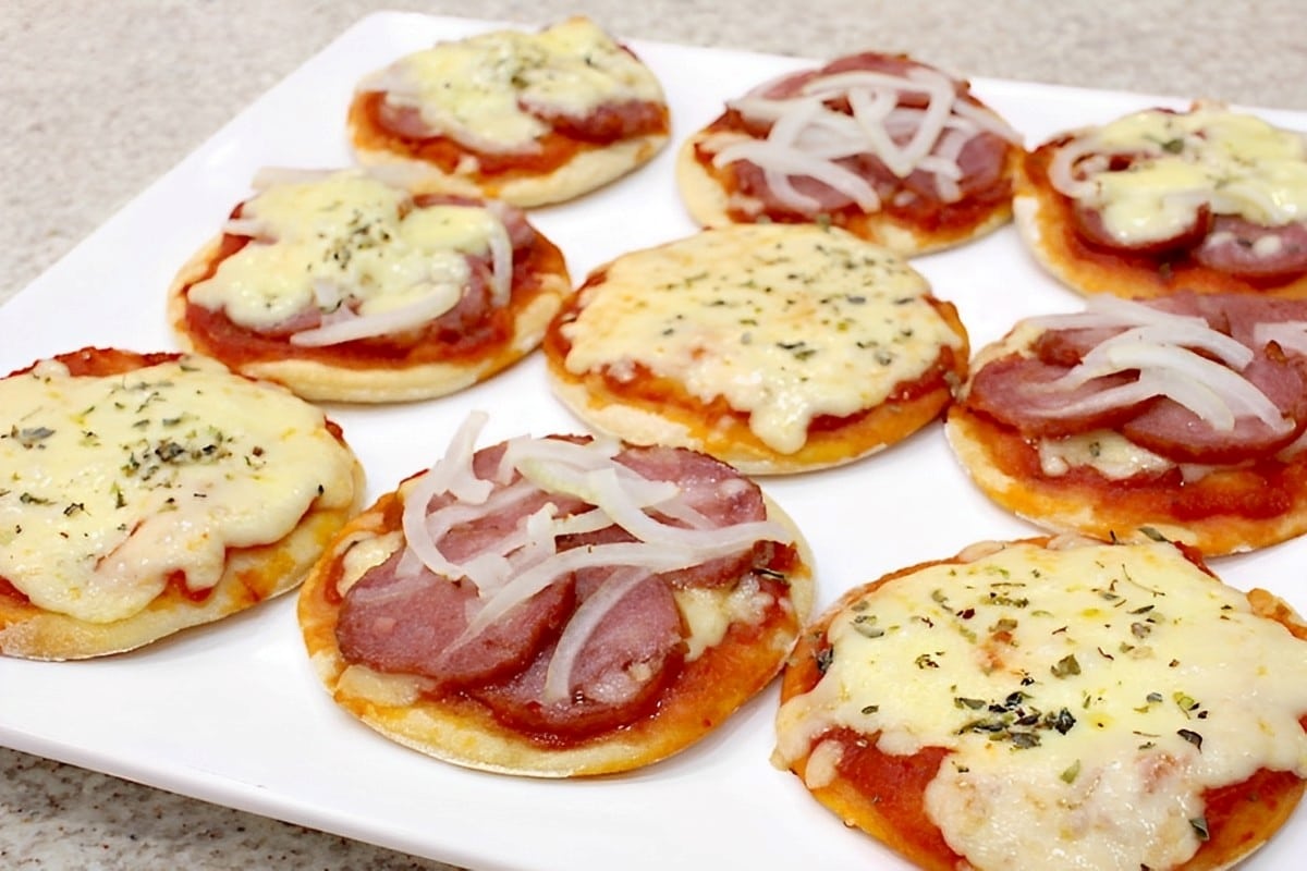 Mini pizza com uma massa deliciosa que usa só 3 ingredientes todo mundo ...