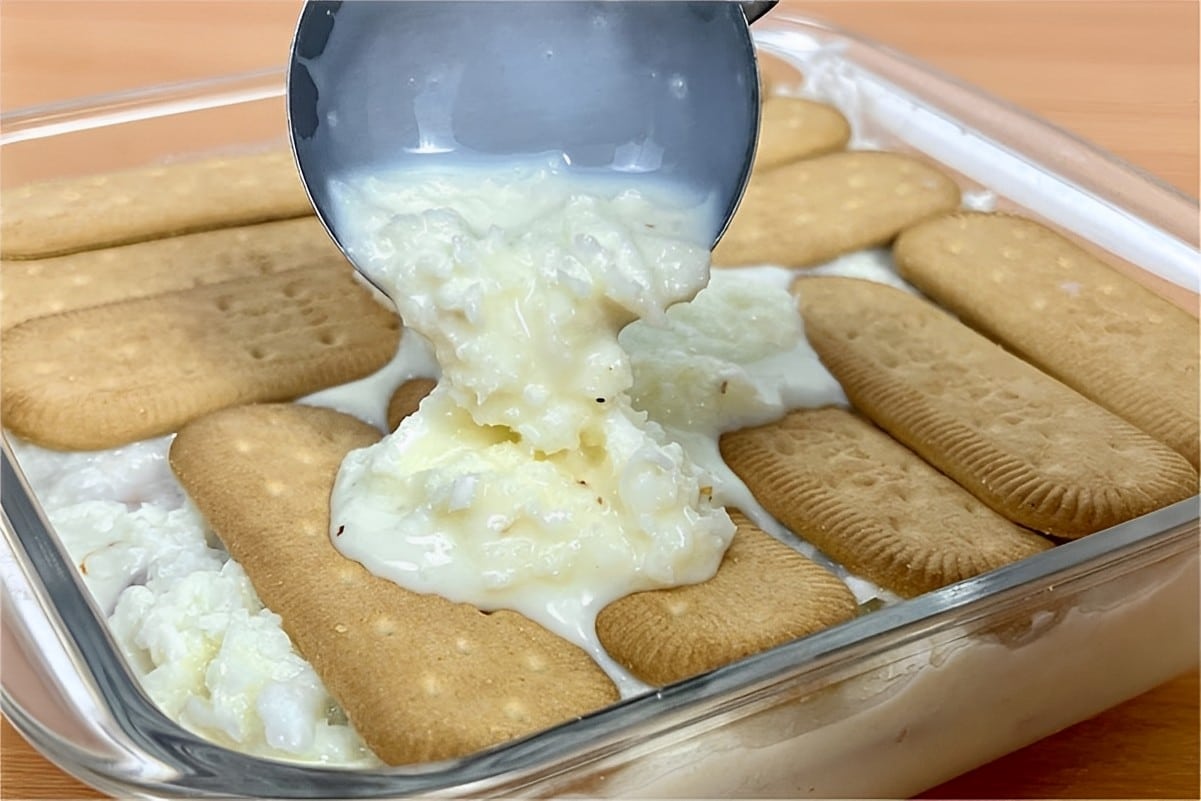 Pavê de coco fácil delicioso e molhadinho em uma receita que vai te ...