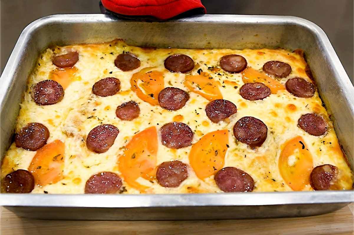 Pizza de massa mole fácil de fazer é só misturar os ingredientes e ...