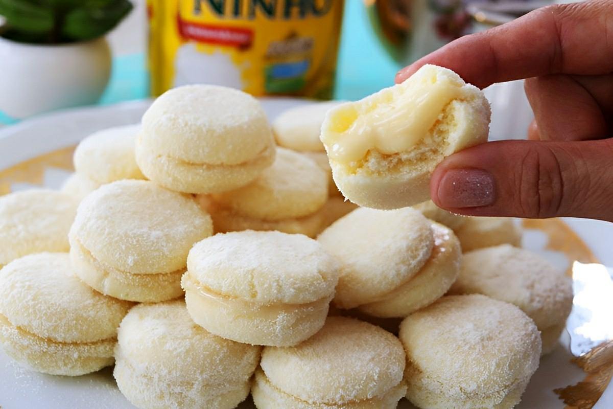 Biscoitinho de leite ninho recheado que derrete na boca e leva poucos ...
