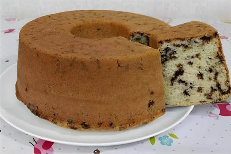 Bolo formigueiro caseiro bem macio e fofinho com um sabor maravilhoso