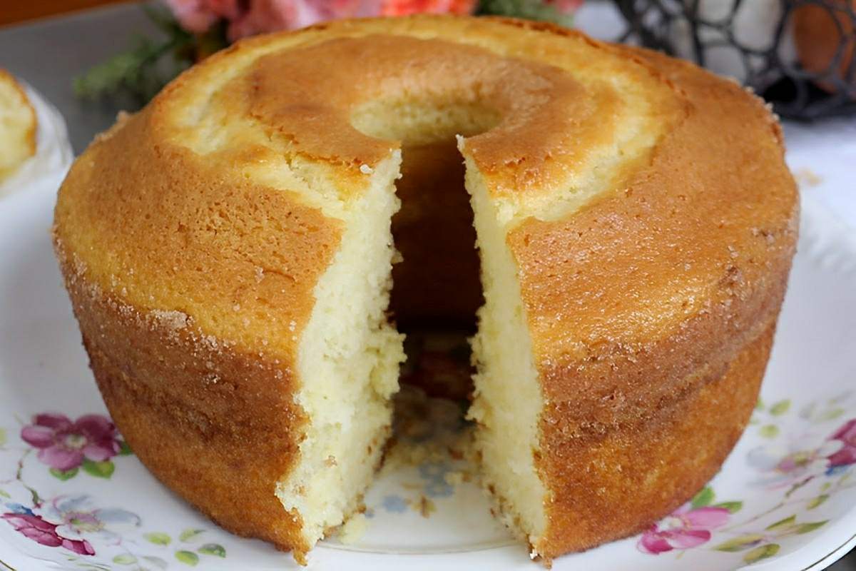 Bolo sem leite super simples com uma massa bem fofinha fica uma delícia