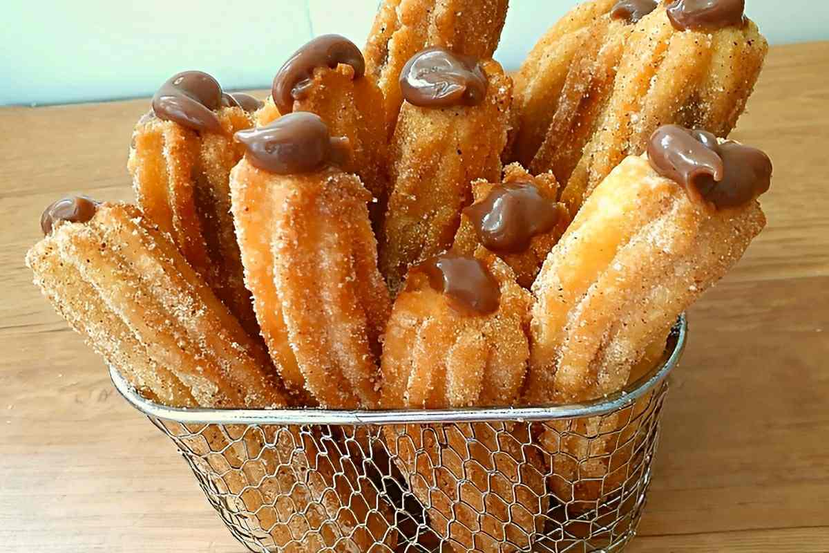 Churros caseiro delicioso que não dá trabalho para fazer e a criançada ...