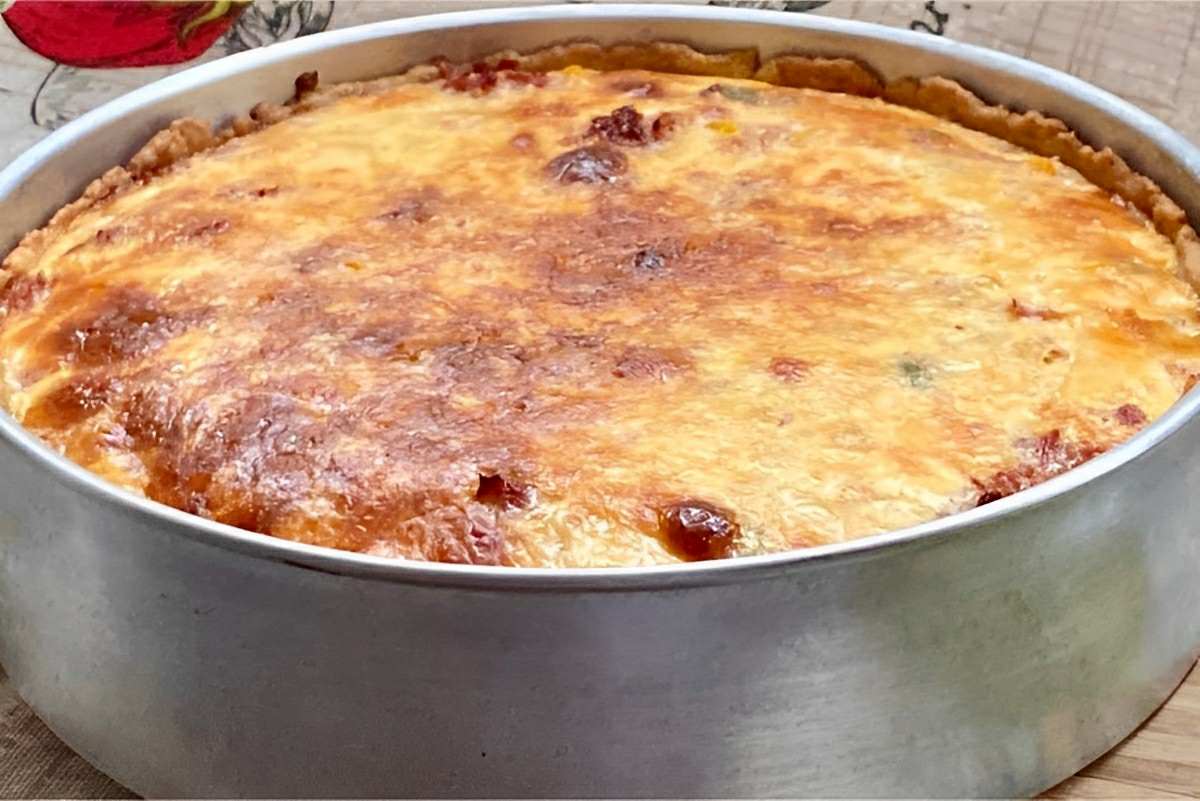 Massa com 2 ingredientes para você fazer torta salgada e usar o recheio ...