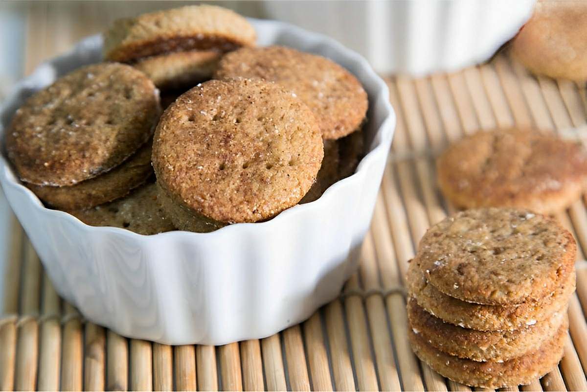 Fiz uma Receitinha Fit de biscoito de banana com aveia e mel sem ...