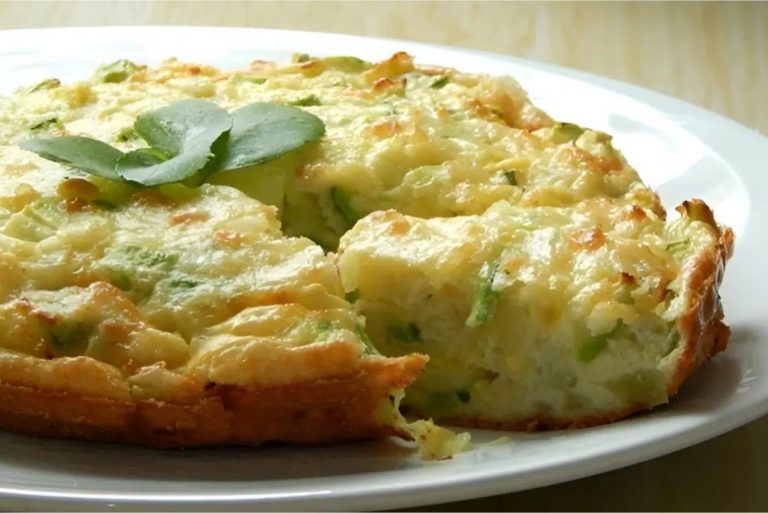 Torta de abobrinha é um lanche leve e saudável que dá para servir em qualquer hora do dia