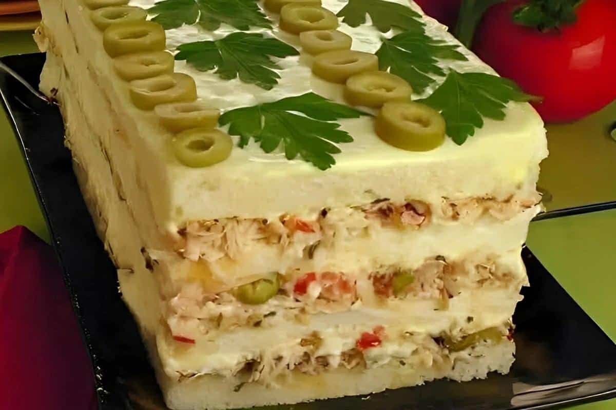 Torta fria de frango fica uma delícia é só montar as camadas e tá pronta