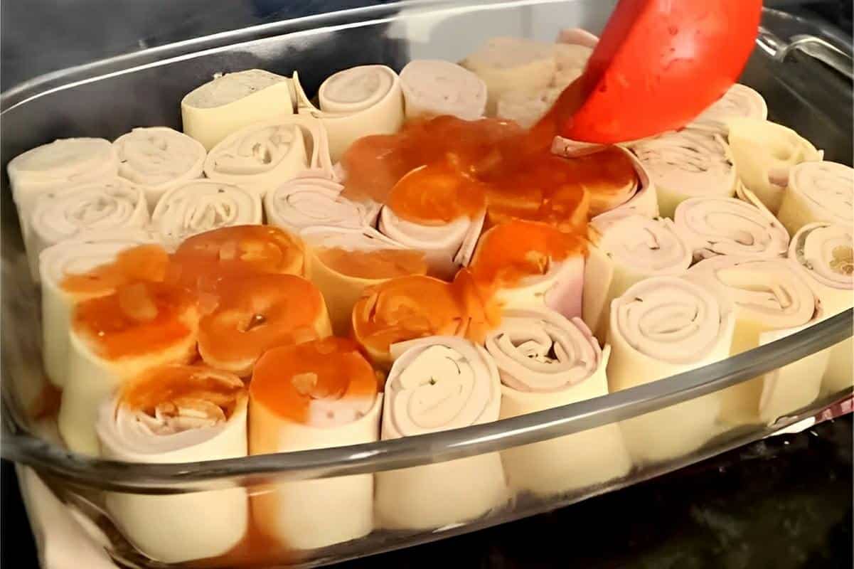 Rondelli feito com massa de lasanha que fica uma maravilha com um molho ...