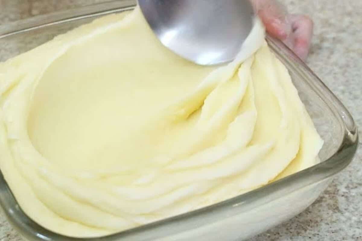 Aprenda o segredo de um purê de batatas cremoso e perfeito igualzinho de restaurante