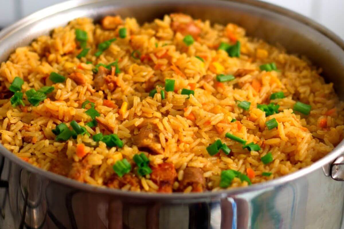 Galinhada completa e muito bem temperada para preparar no seu almoço de ...