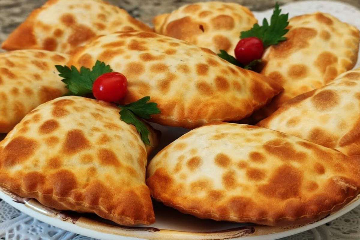 Pastel na air fryer bem sequinho e crocante com um recheio delicioso