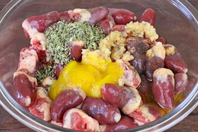 Aprenda como preparar e temperar coração de frango para fazer assado na ...