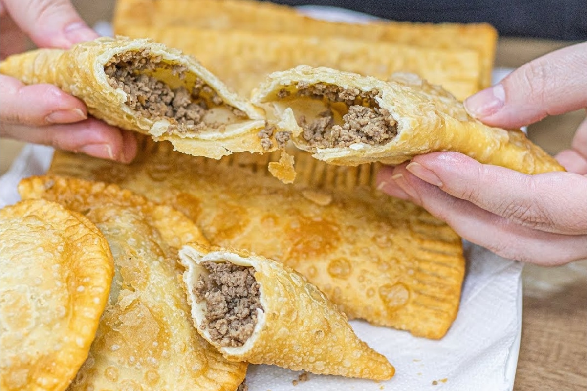 Receita de Pastel de Feira Caseiro: Sequinho e Crocante, com Recheio ...