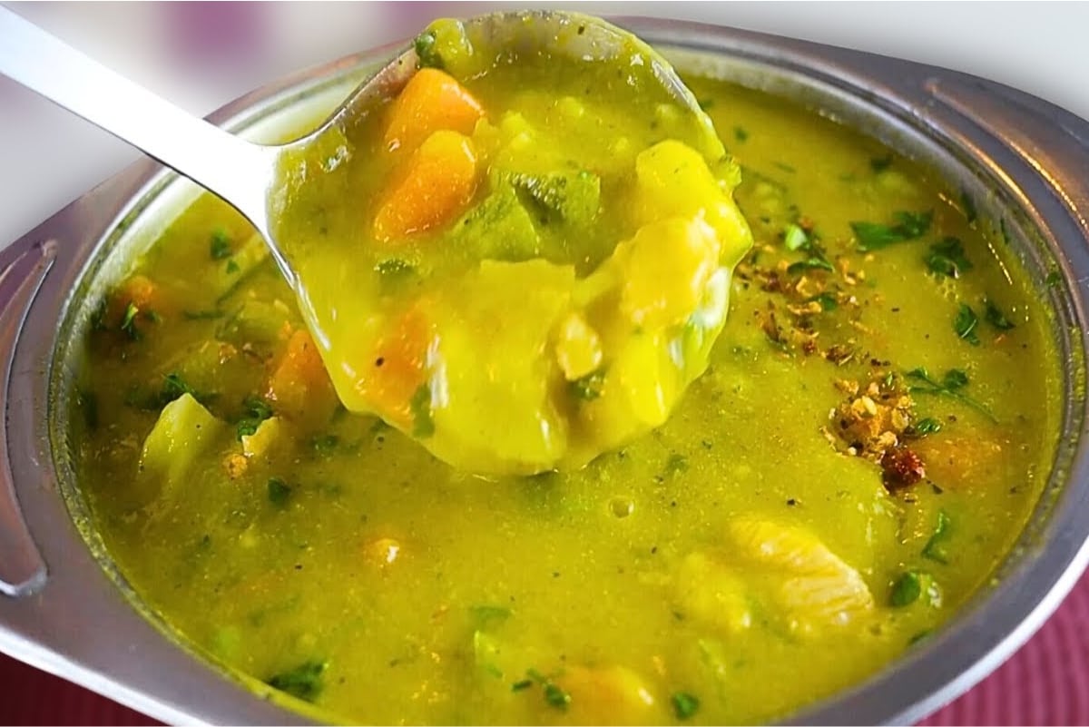 Sopa de Legumes com Frango Cremosa: Uma Delícia Reconfortante para o Jantar