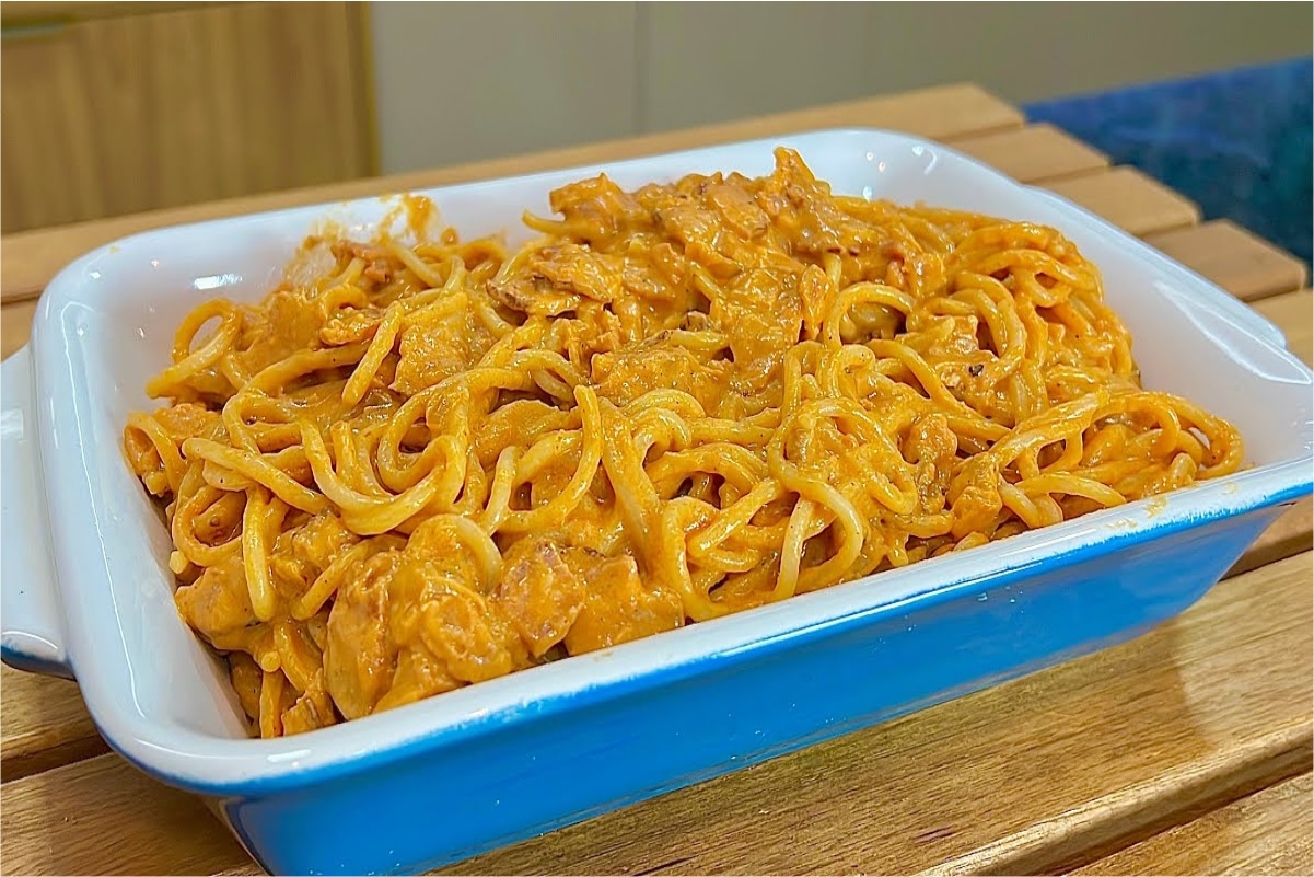 Macarronada cremosa com bacon: uma explosão de sabor e praticidade