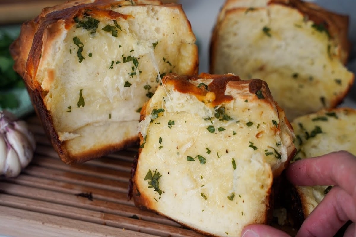Pão de alho caseiro irresistível, perfeito para qualquer ocasião