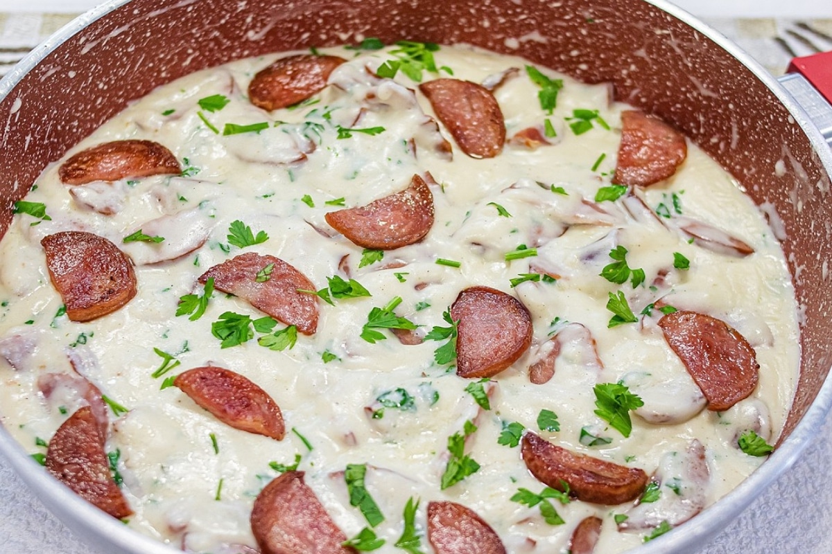Calabresa cremosa com molho branco: receita prática e deliciosa para ...