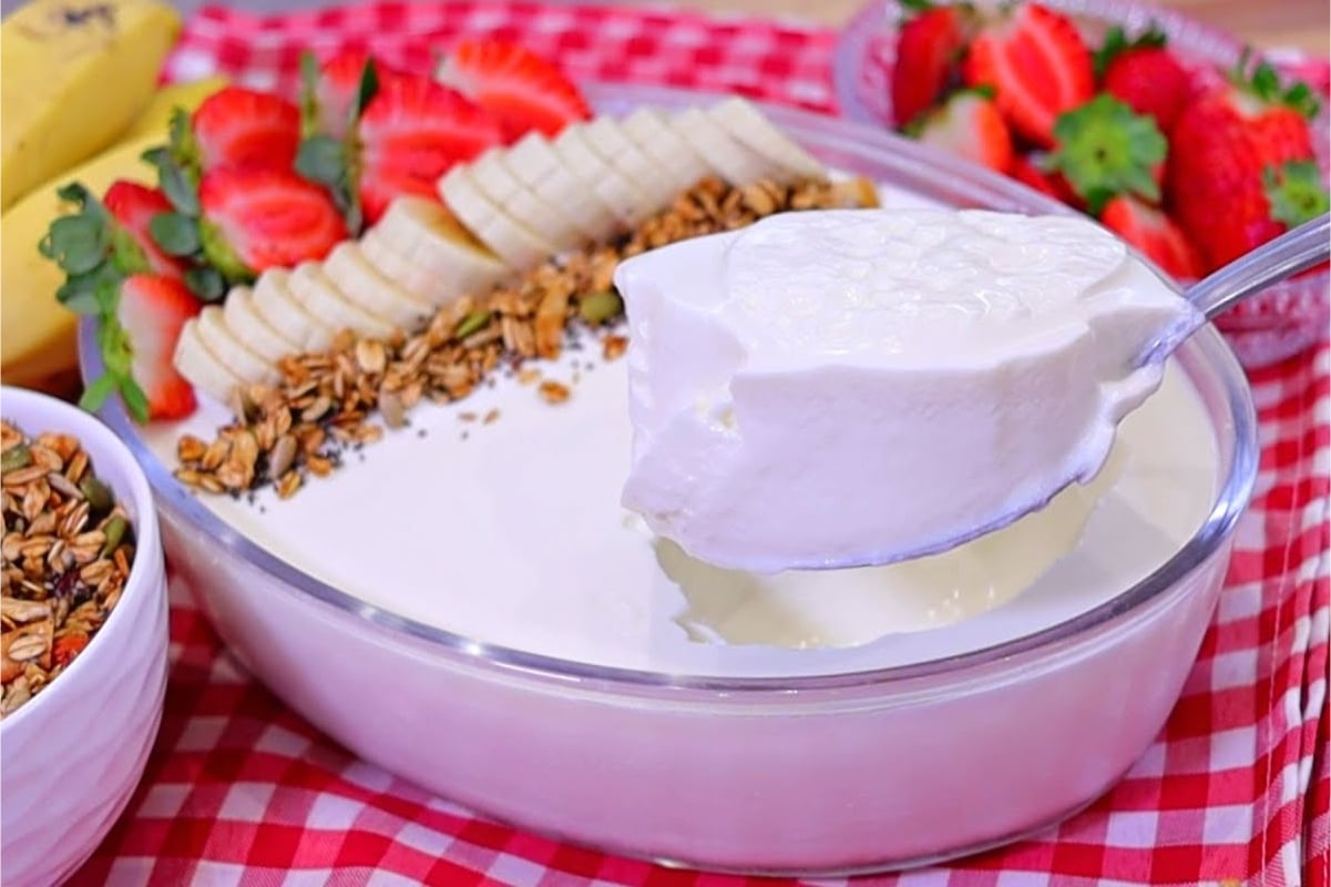 Iogurte Natural Caseiro: saudável, cremoso e fácil de preparar