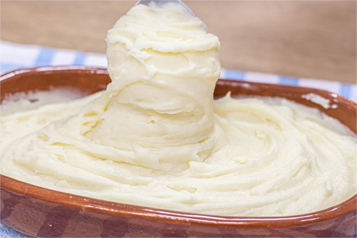 Aprenda a fazer um purê de batata cremoso e irresistível para ...