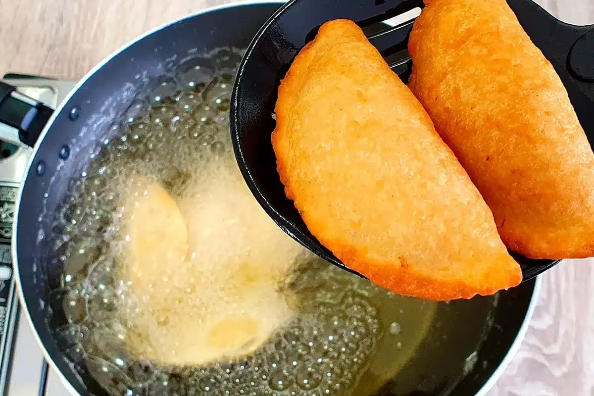 Meia Lua de Presunto e Queijo O Salgado Perfeito para Qualquer Ocasião